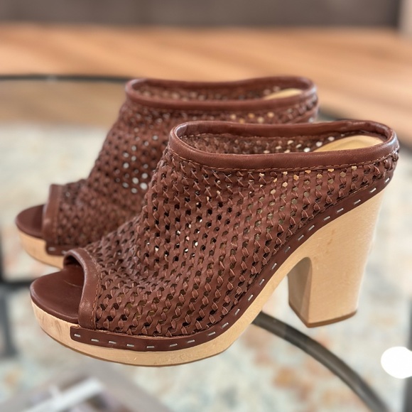 Dolce Vita | Shoes | Dolce Vita Brooks Caramel Natural Woven Leather Platform Clog Mules 7 ...